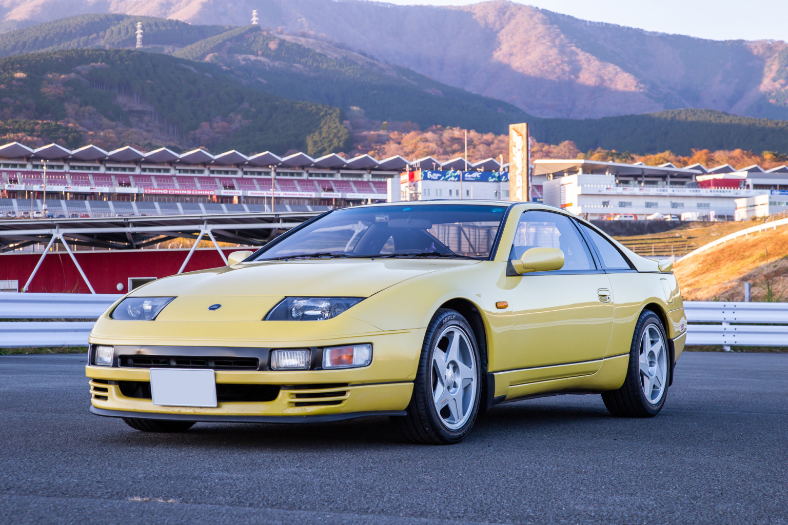 Z32ボディカラー別画像集-#EH7 イエローパール | 覆水盆にキャッチ -Zにmad-